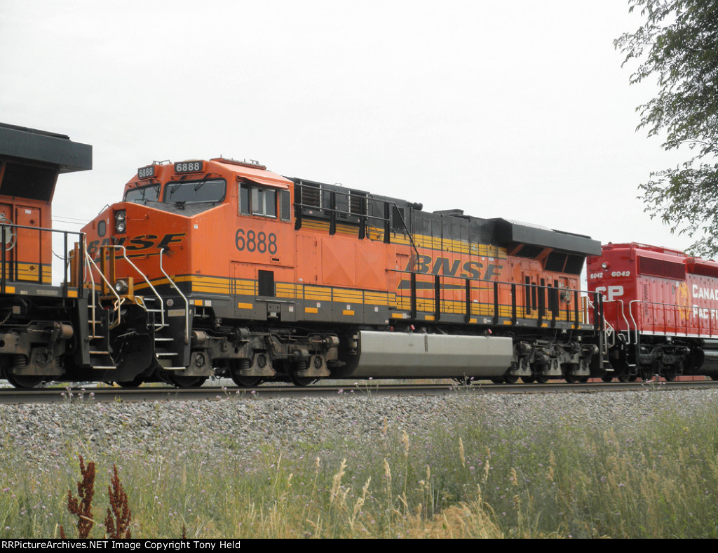 BNSF 6888